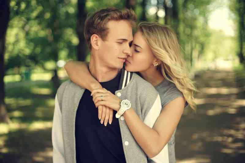 8 Different Types Of Hugs And What They Say About Your Relationship
