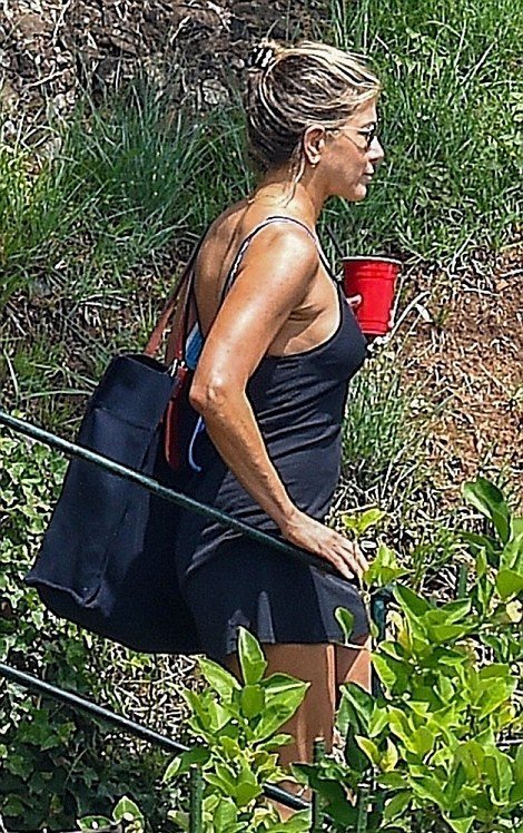 Jennifer Aniston Displayed Toned Figure In Blue Bikini While Relaxing