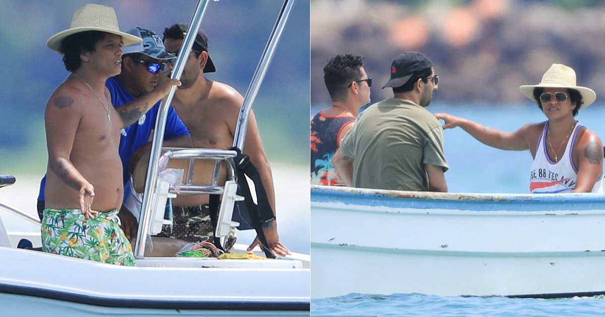 Bruno Mars Mostra Seu Físico Ao Ser Fotografado De Férias Ao Lado Da