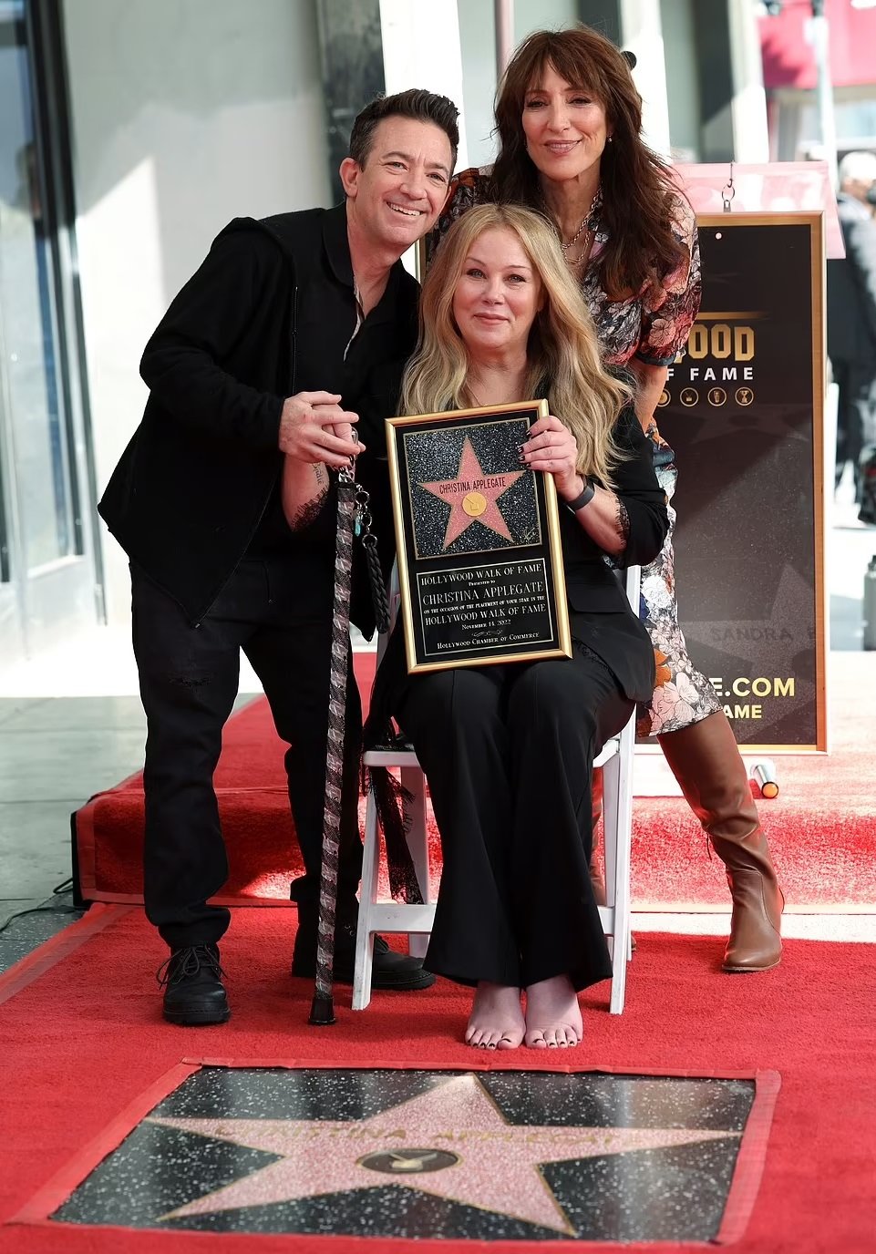 Barefoot Christina Applegate Braves Her Condition As She Is Honored