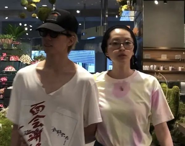 SPEED・島袋寛子(38)、離婚発表。12歳年下の早乙女友貴とピリオド…「結婚を早まったんじゃ?」「想像通りだったわ」 - Hachibachi SPEED・島袋寛子(38)、離婚発表。12歳年下の早乙女友貴とピリオド…「結婚を早まったんじゃ?」「想像通りだったわ」 - Hachibachi