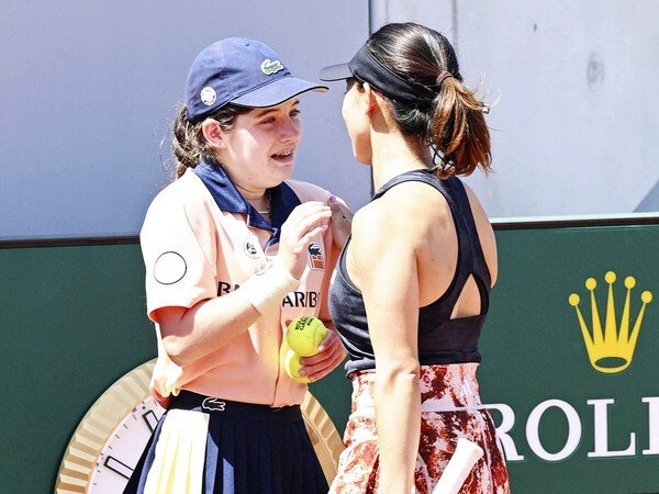 【テニス】失格騒動から混合複vの加藤未唯、ボールガールとの2ショット披露し世界中で話題に「あの2人はどこに?」「素晴らしい文化だ」 Hachibachi